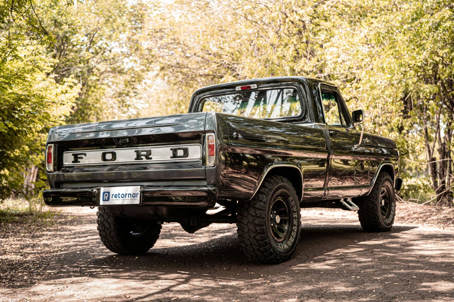 Ford F1000 no Brasil. Uma Camionete que Deixou Saudades.