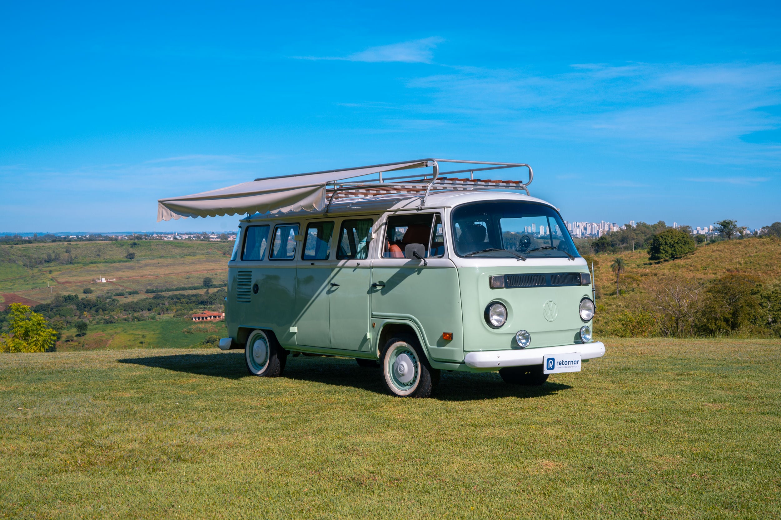 A História da Kombi: Um Ícone Brasileiro - Retornar - Transformando Vidas