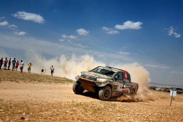 Carro de Rally: Tudo Sobre a Construção de uma Máquina Off-road ...