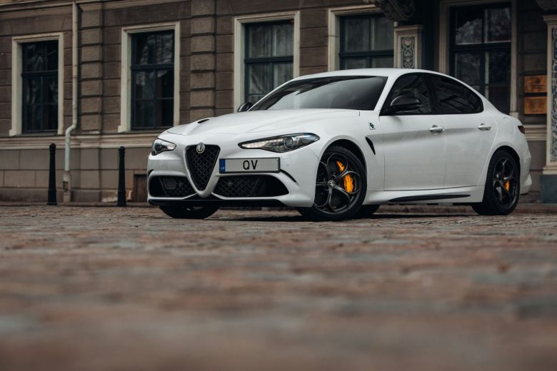 Alfa Romeo Giulia: Um Italiano Que Nasceu Clássico - Retornar ...