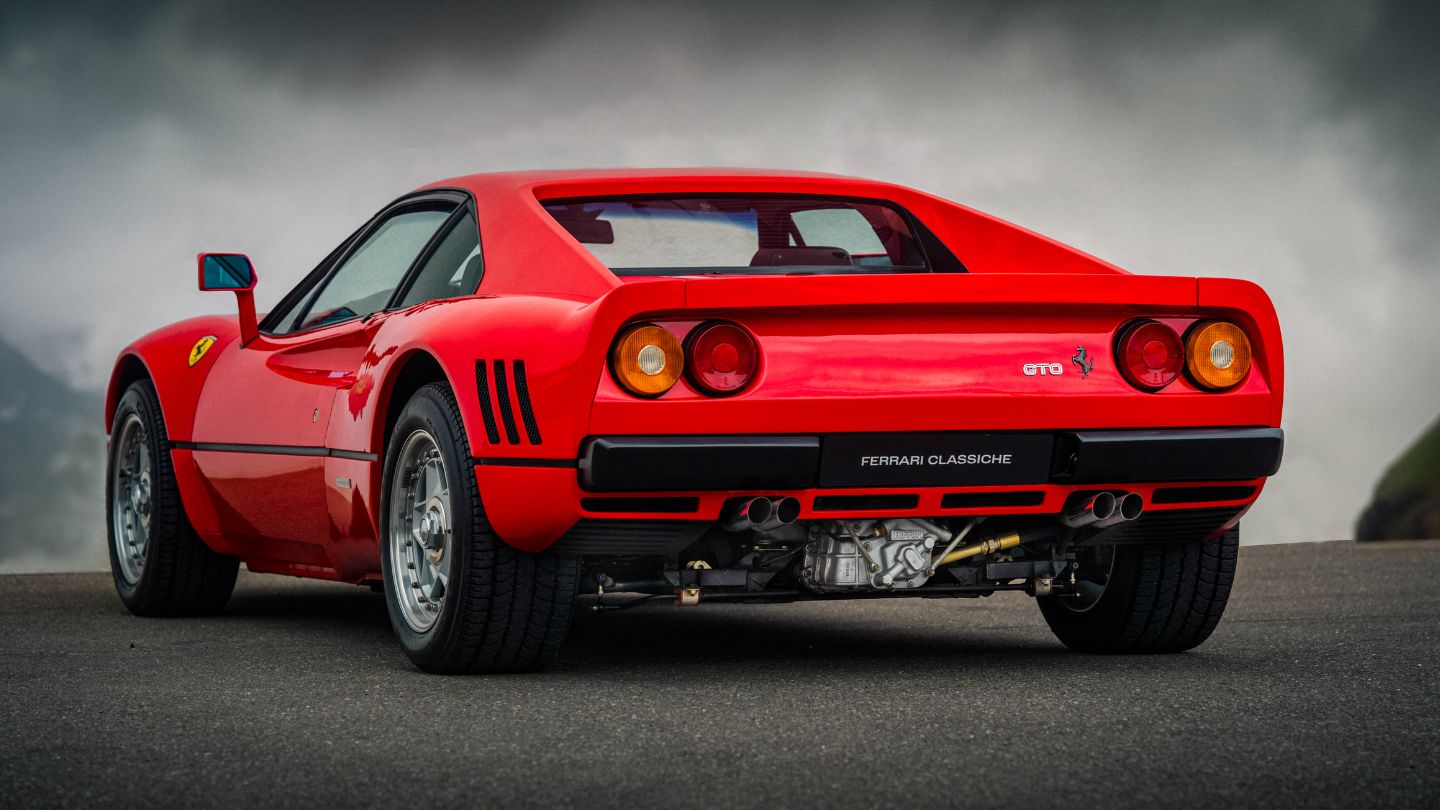As Duas Faces da Ferrari GTO: História, Exclusividade e Poder ...